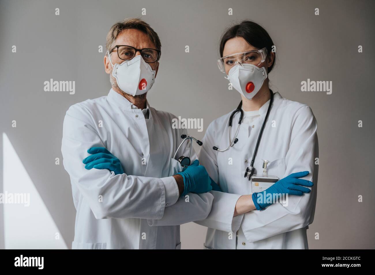 Hospital doctors masks hi-res stock photography and images - Alamy