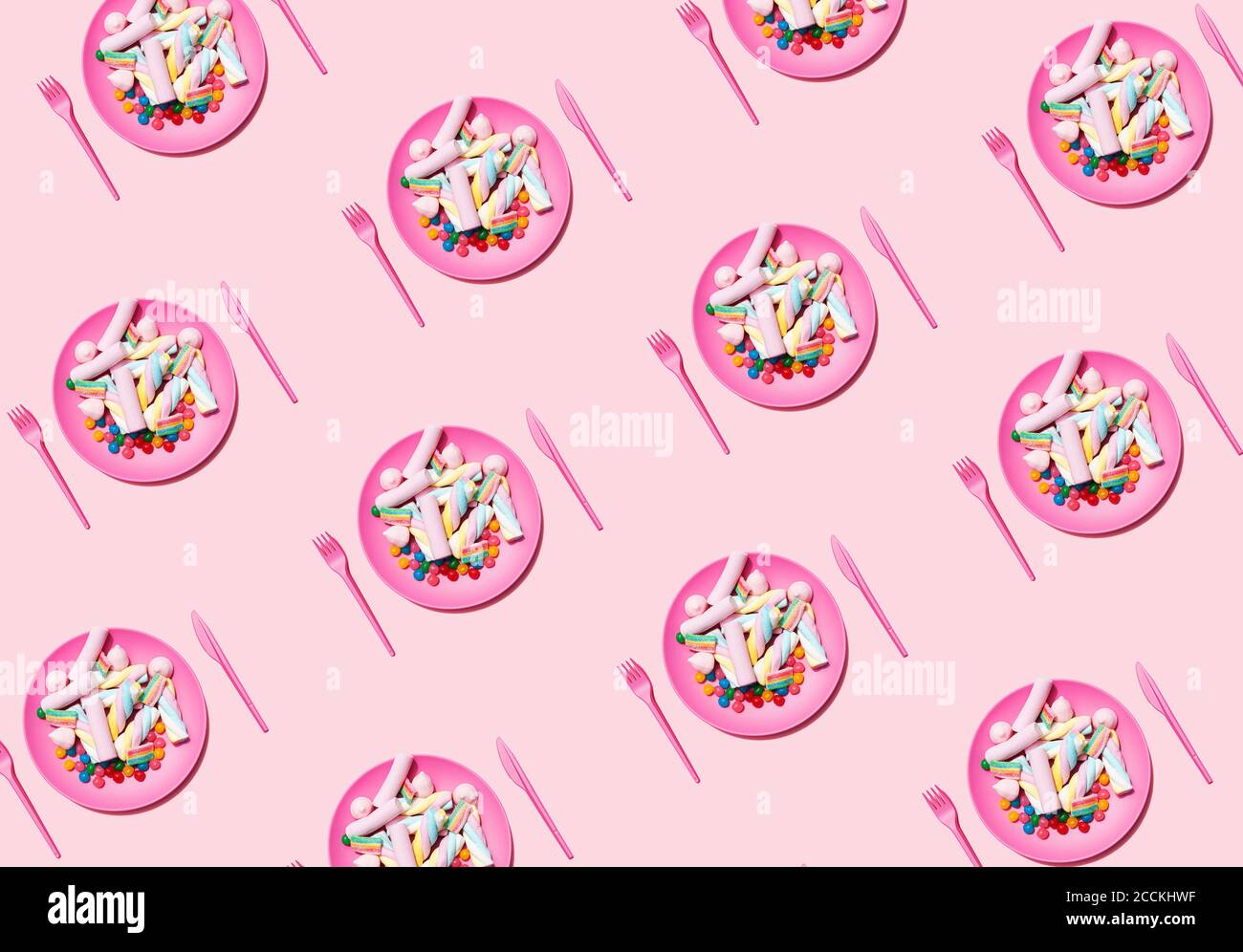 Plastic plates hi-res stock photography and images - Alamy