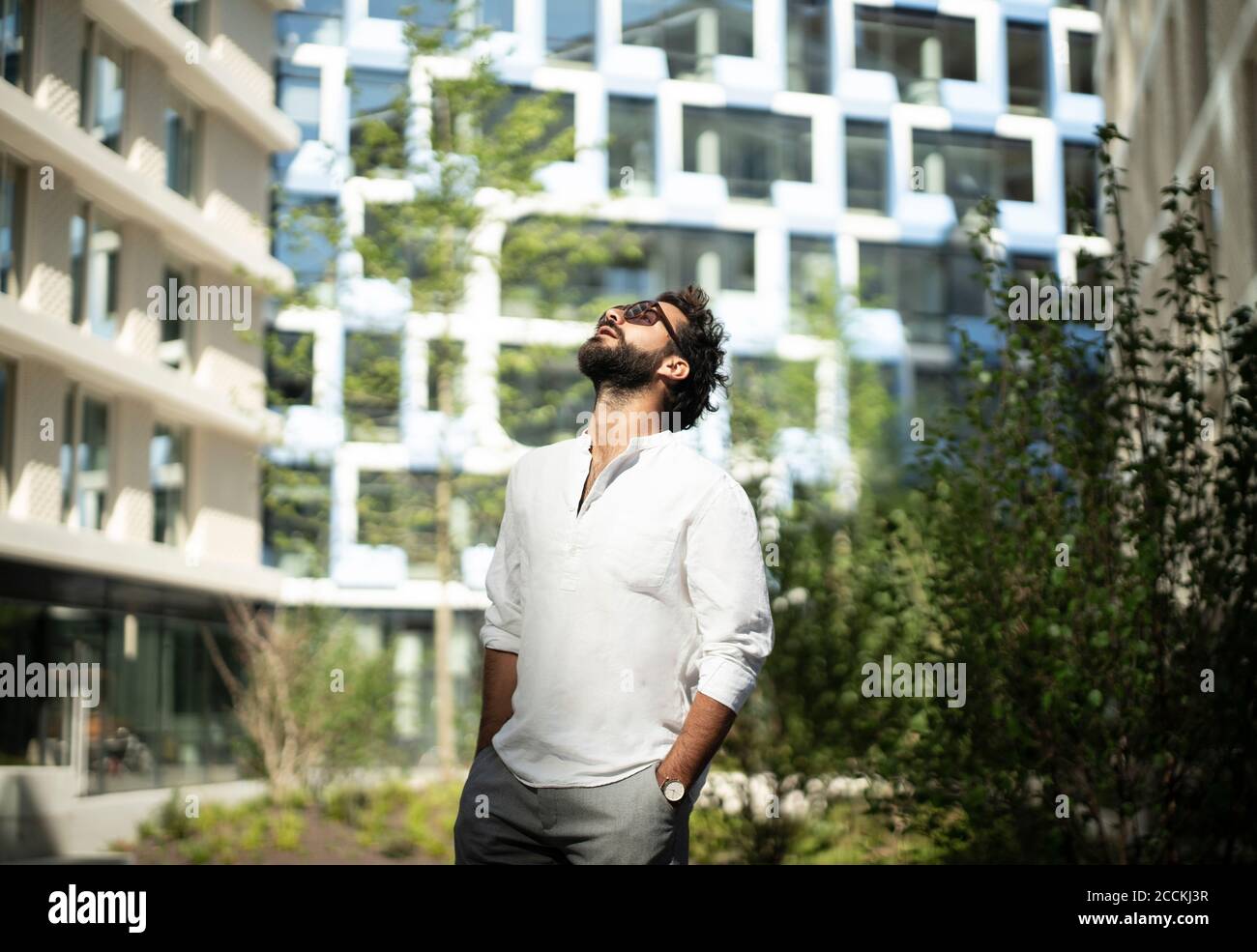 Buildings looking up hi-res stock photography and images - Alamy