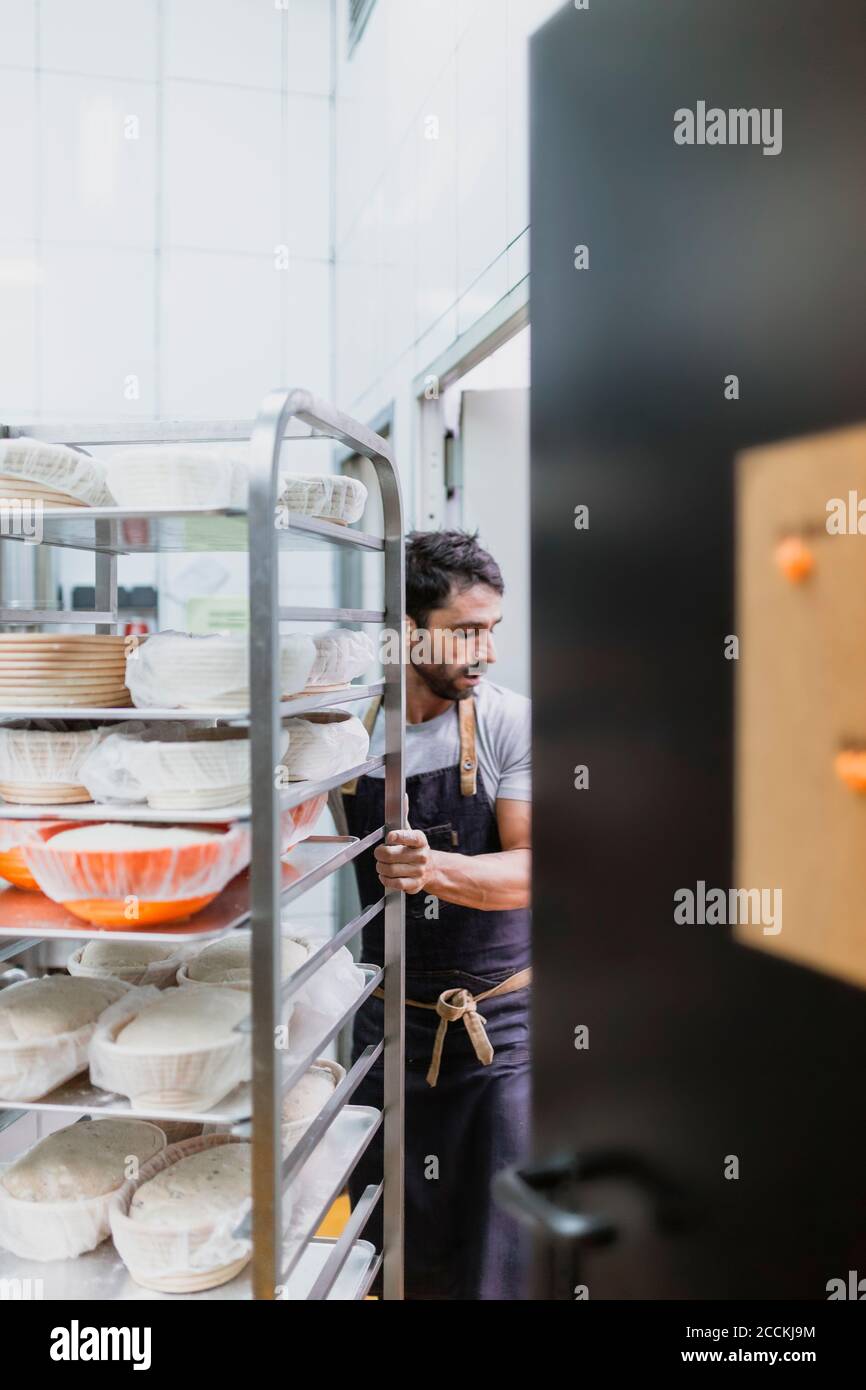 Commercial kitchen hi-res stock photography and images - Alamy