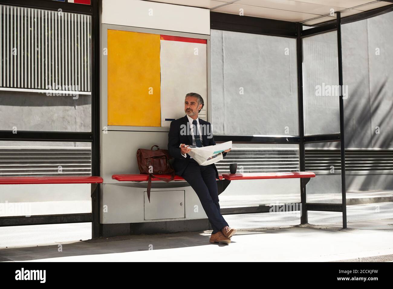 Man suit full length waiting hi-res stock photography and images - Alamy