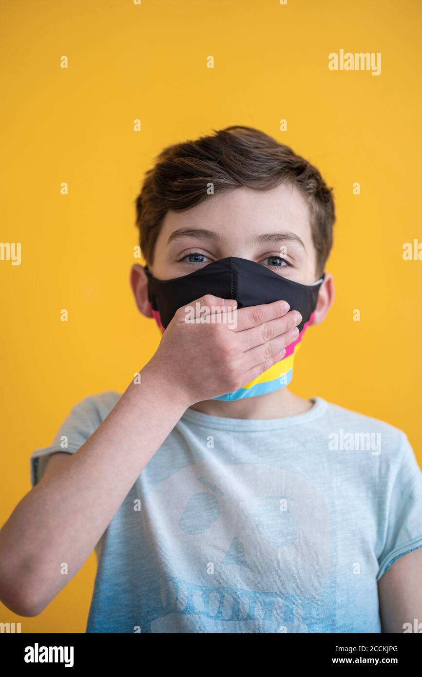Boy hand covering face hi-res stock photography and images - Alamy