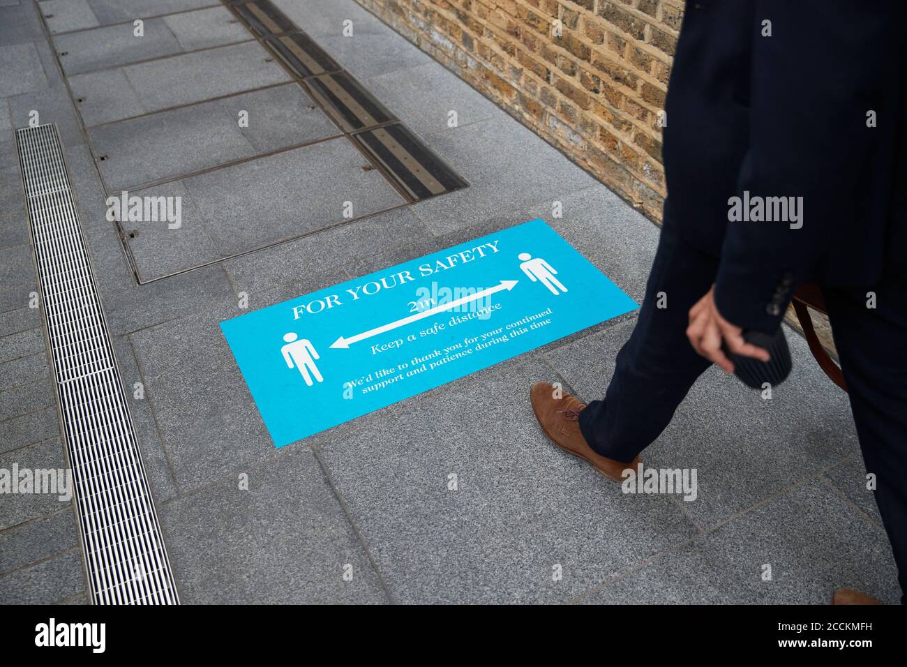 Sign legs hi-res stock photography and images - Alamy