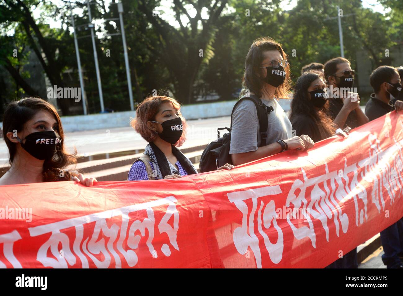 Protesters participant the human chain demand release of a Bangladeshi ...