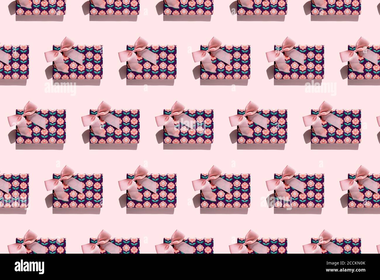 Row of gifts hi-res stock photography and images - Alamy