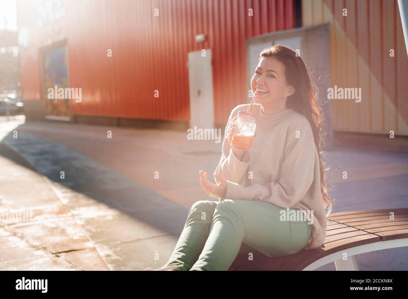 People sitting shopping mall hi-res stock photography and images - Alamy