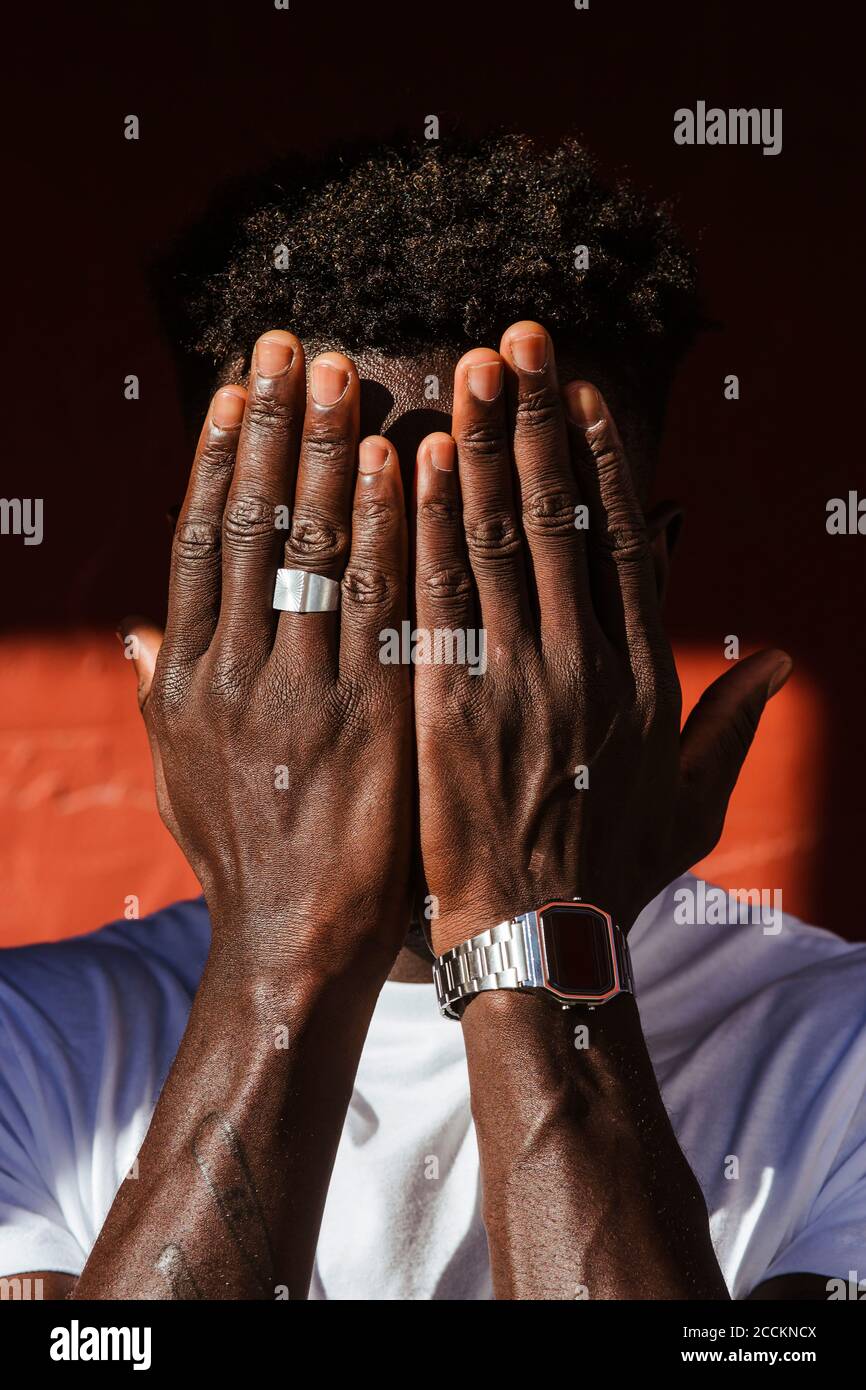 Face invisible hi-res stock photography and images - Alamy