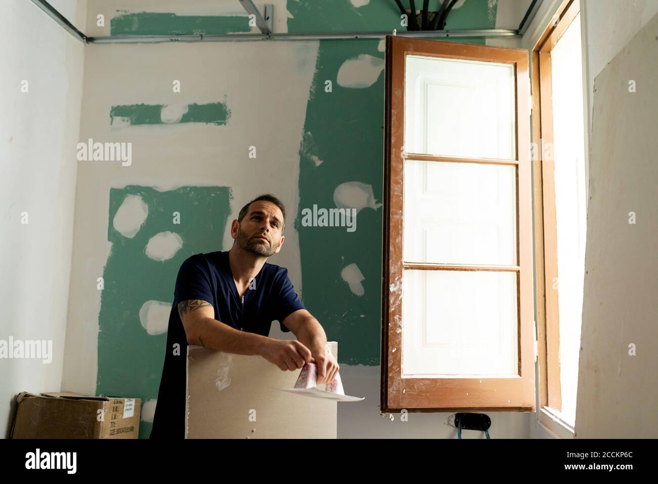 Men working in construction hi-res stock photography and images - Alamy