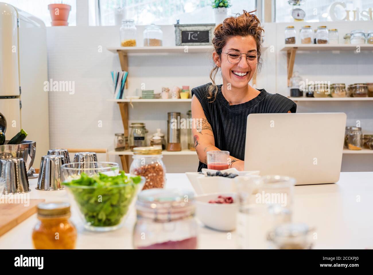 Female student hi-res stock photography and images - Alamy