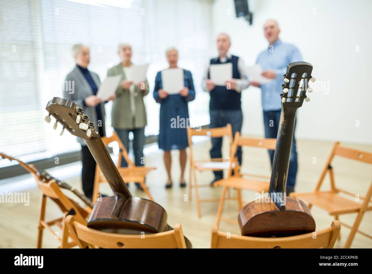 Community choir singing in hi-res stock photography and images - Alamy
