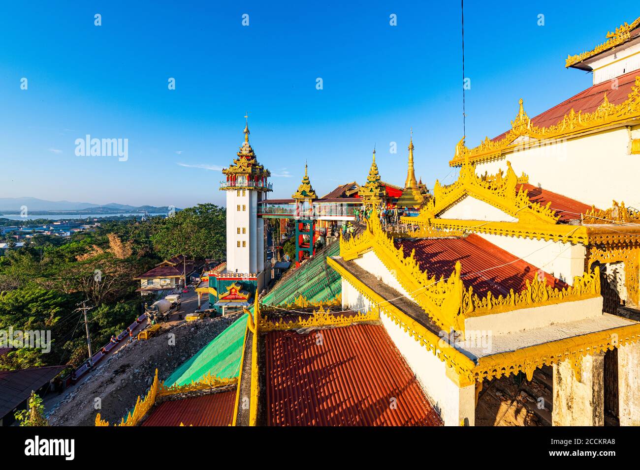 Pagoda roofs hi-res stock photography and images - Alamy