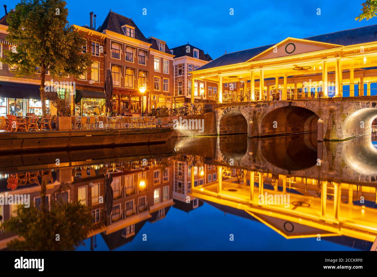 Netherlands, South Holland, Leiden, Koornbrug and Nieuwe Rijn canal at ...