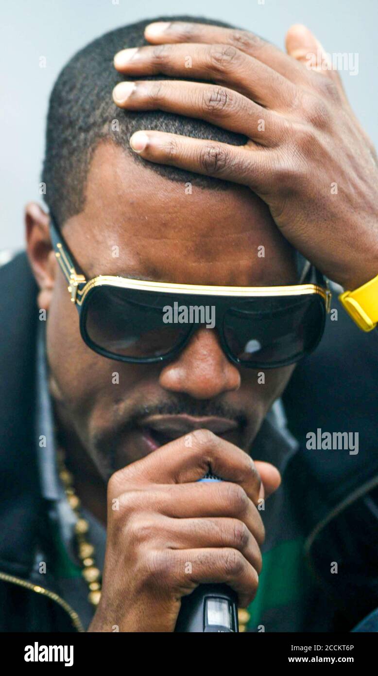 Kim kardashian west and kanye west hi-res stock photography and images ...