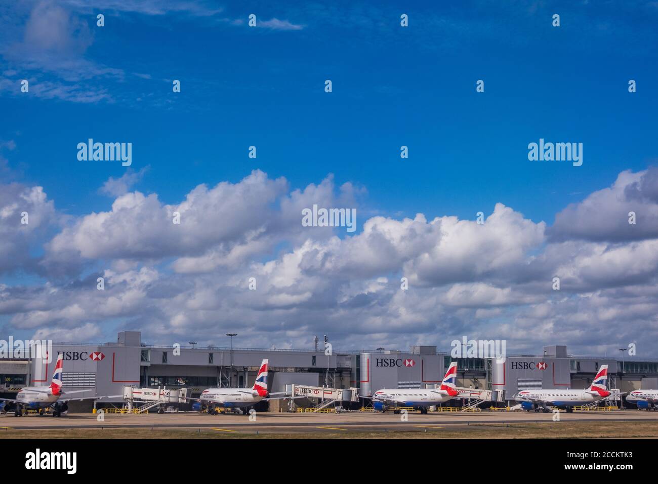 London gatwick airport hsbc hi-res stock photography and images - Alamy