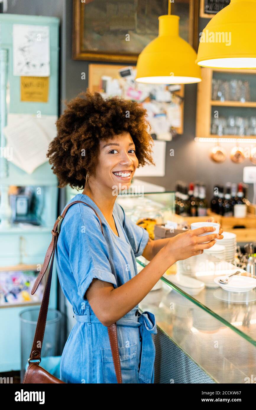 Coffee shop counter portrait hi-res stock photography and images - Alamy