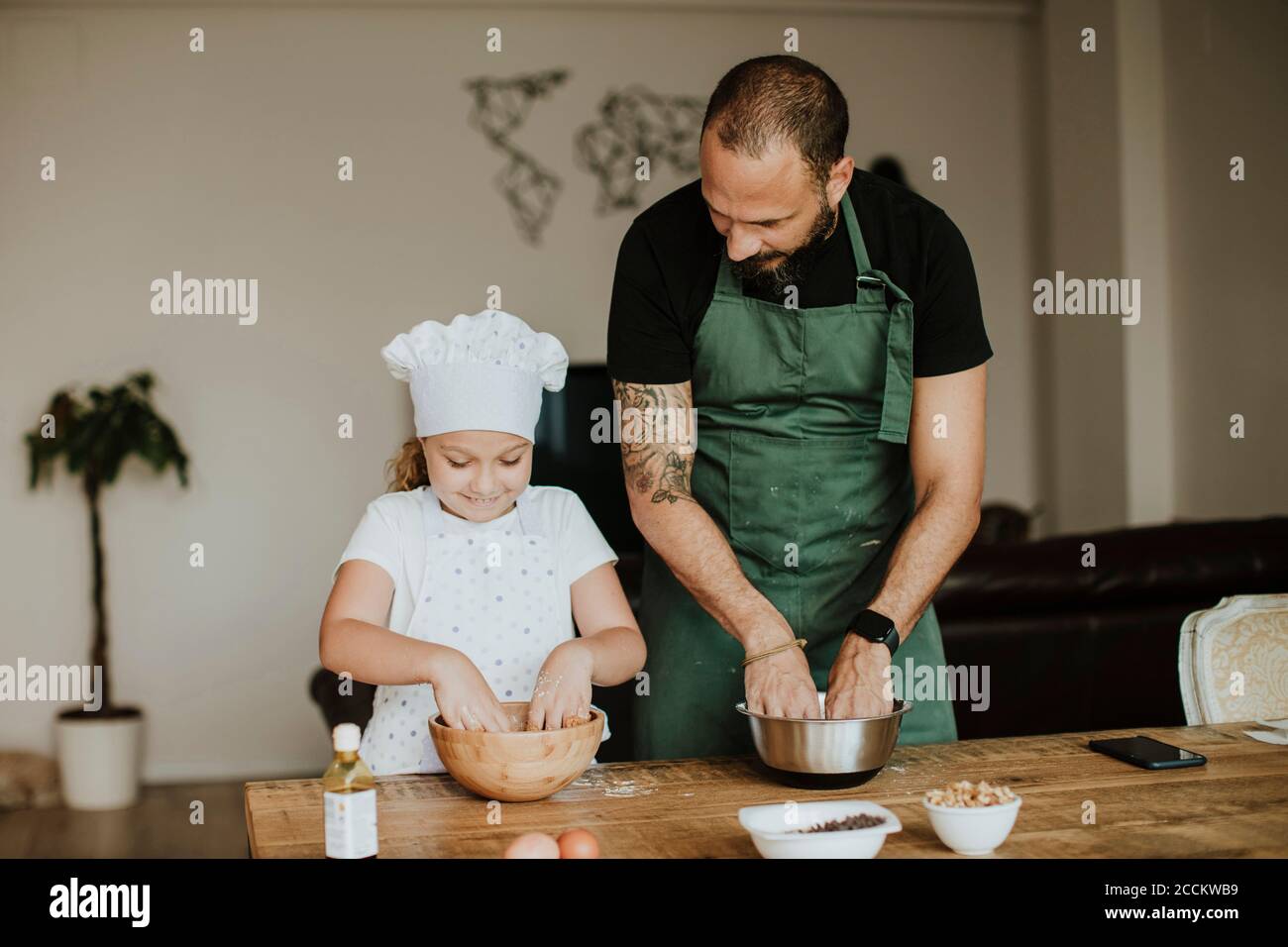 Happy father daughter baking hi-res stock photography and images - Alamy