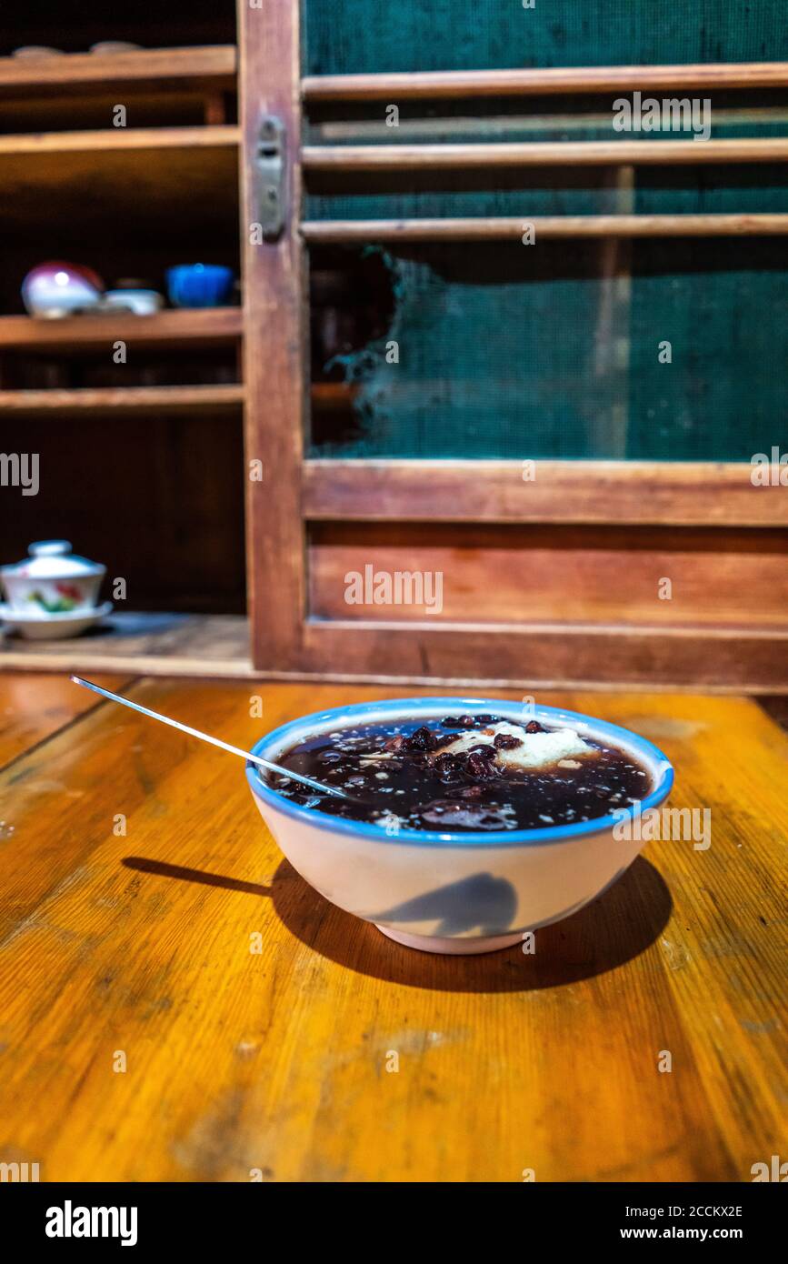 Chinese traditional dessert hi-res stock photography and images - Alamy