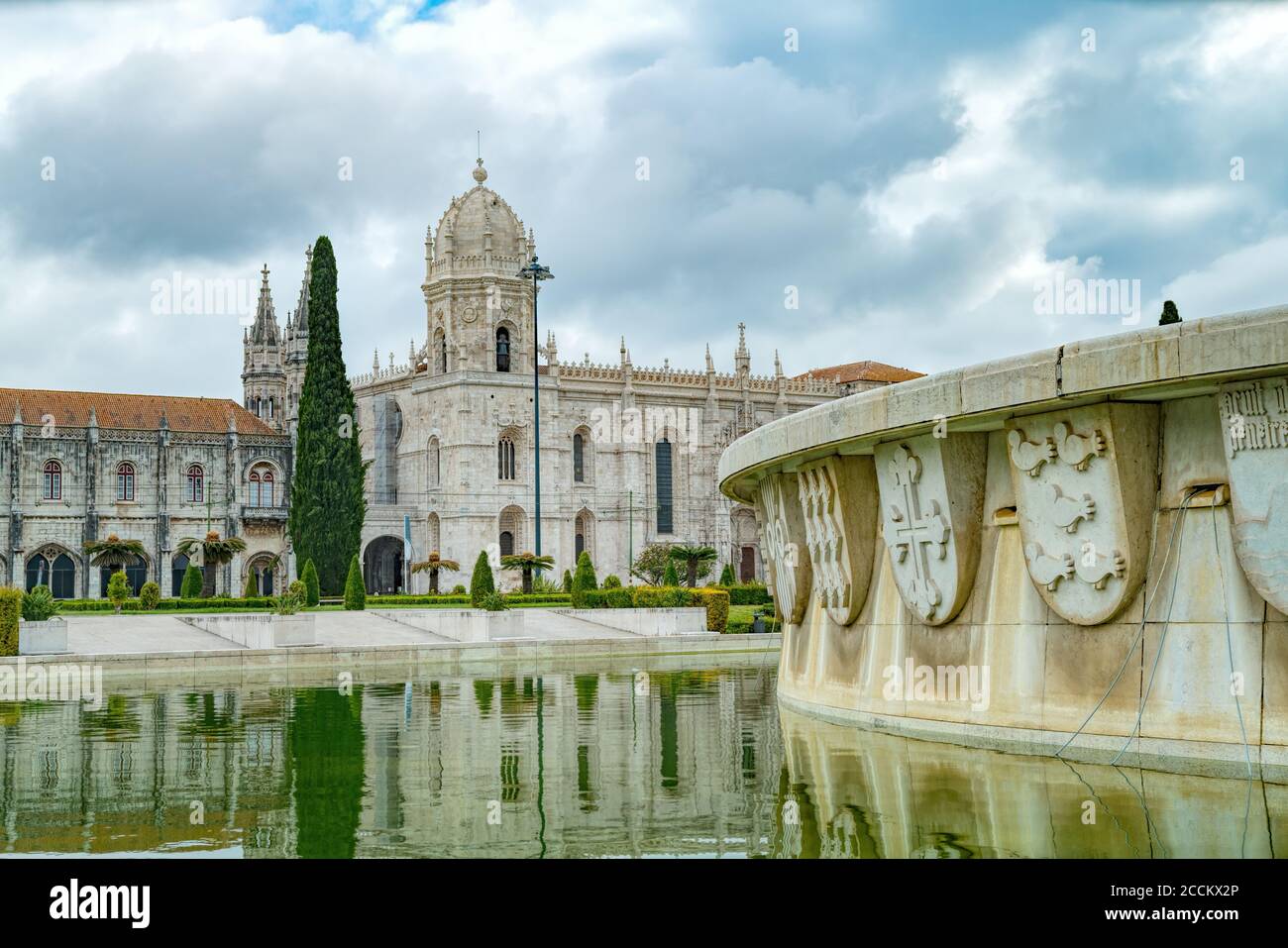 Examples of the portuguese late gothic manueline style of architecture ...