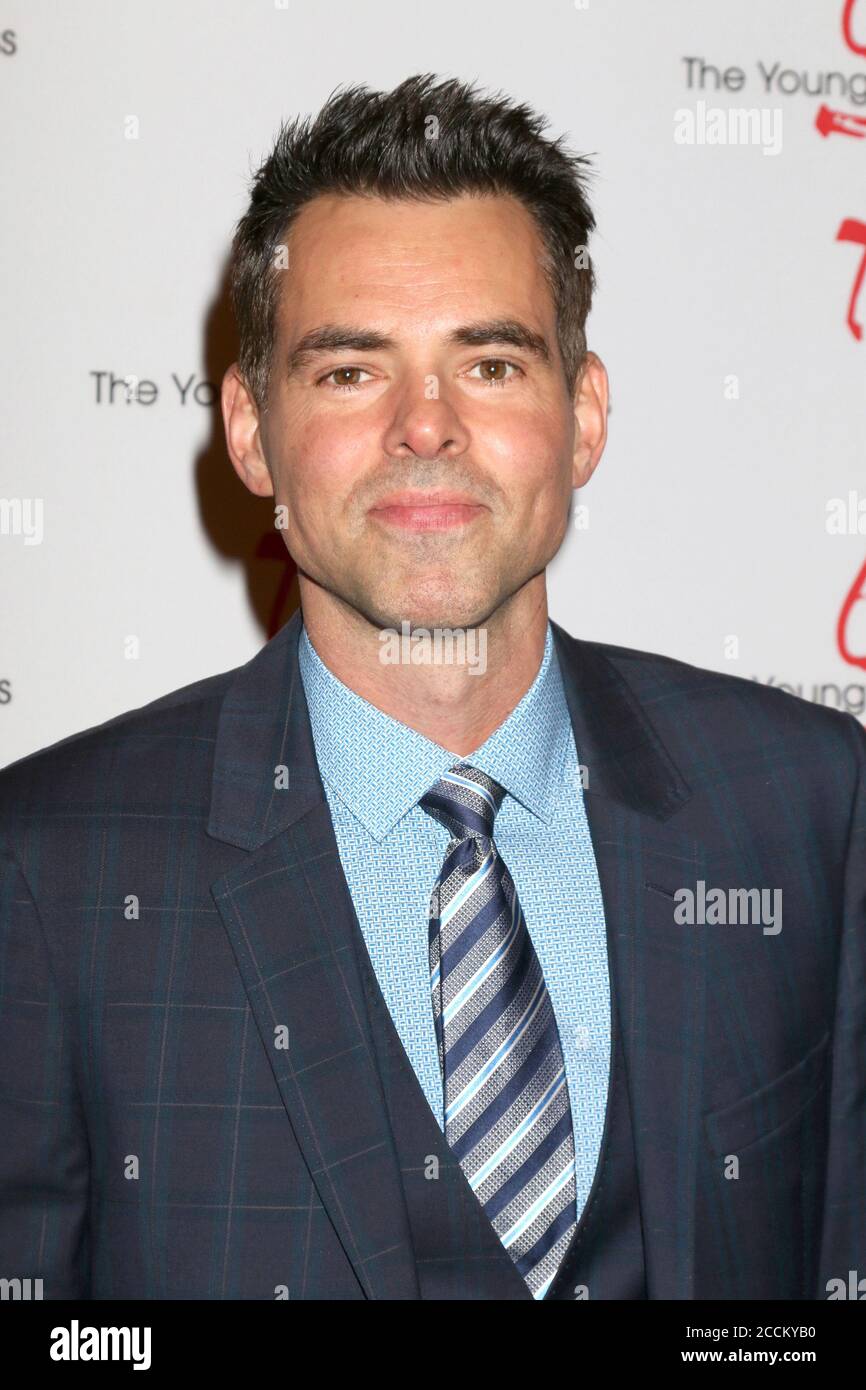 LOS ANGELES - MAR 26: Jason Thompson at the The Young and The Restless ...