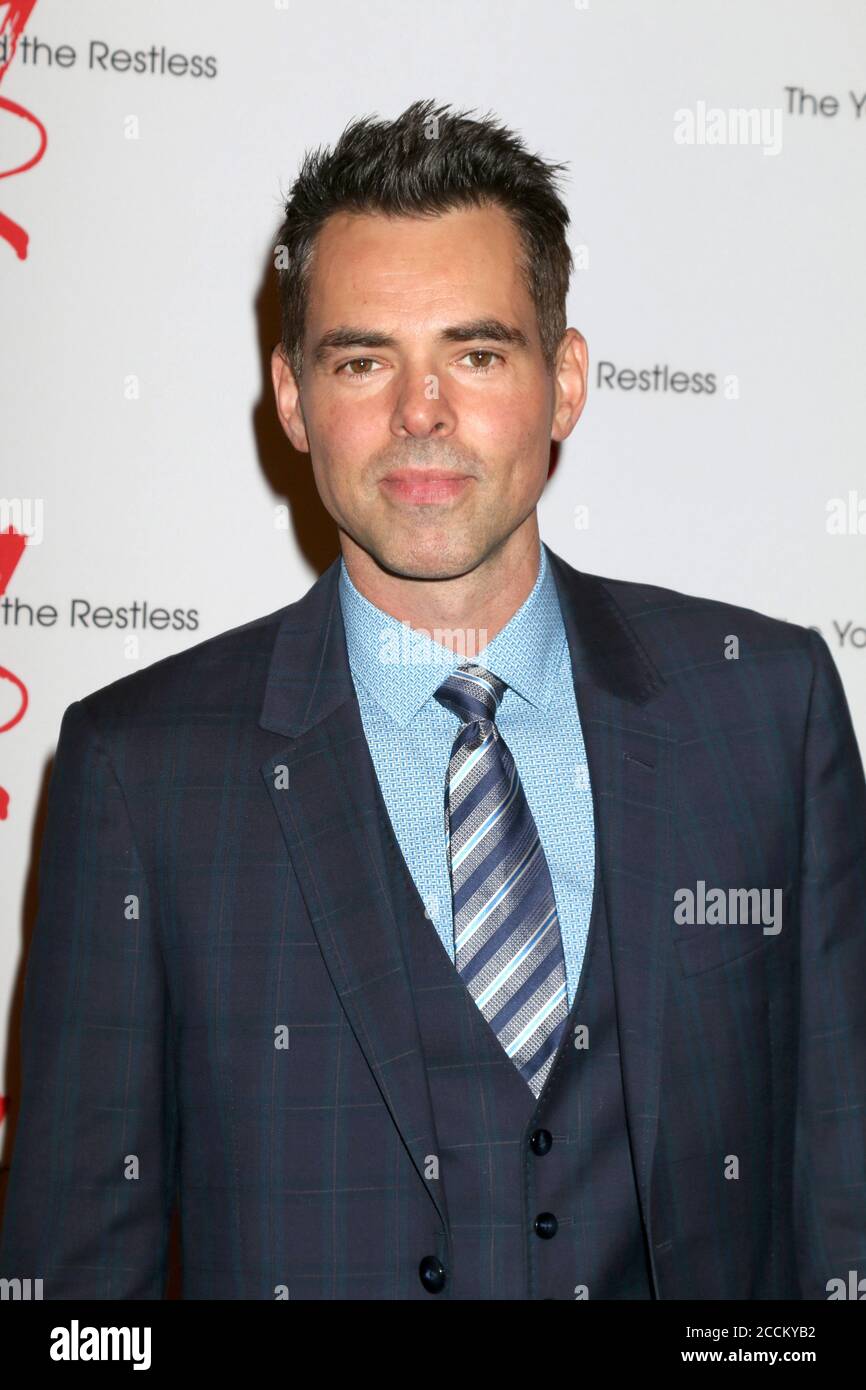 LOS ANGELES - MAR 26: Jason Thompson at the The Young and The Restless ...