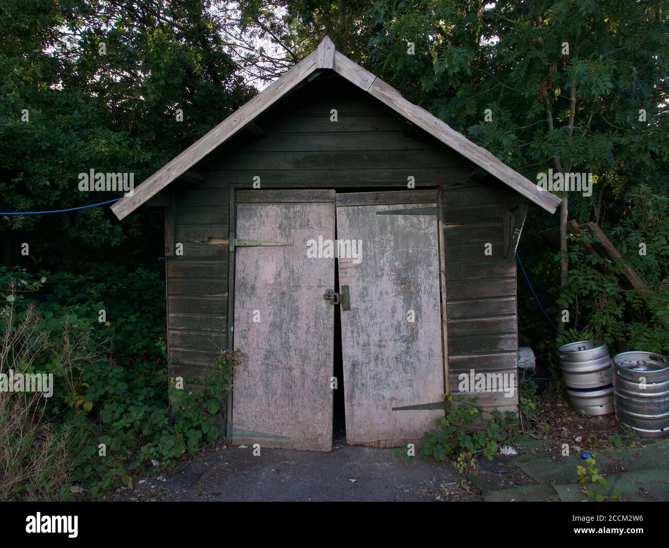 Old wooden shed hi-res stock photography and images - Alamy