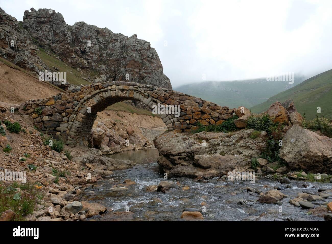 An old stone bridge in Taşköprü high plateu in Gümüshane Turkey Stock ...