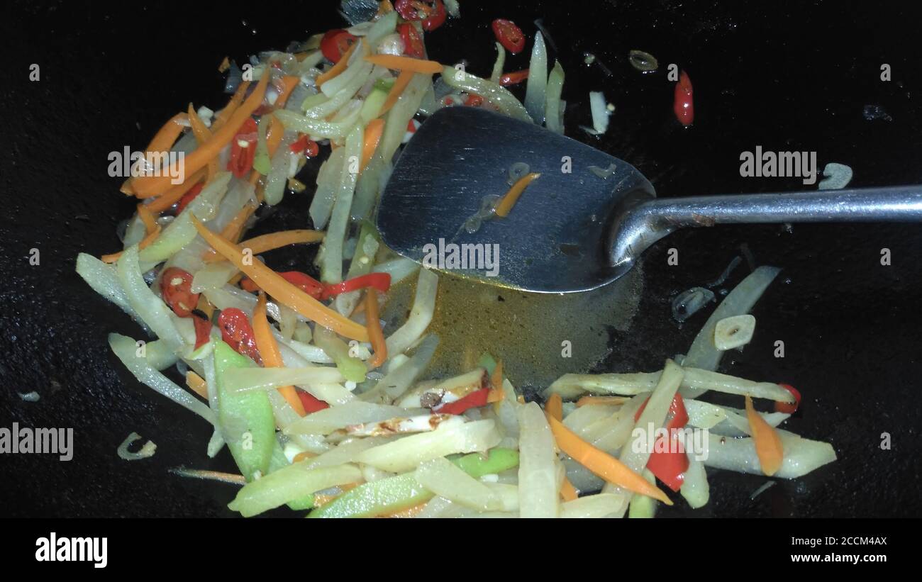 Food getting fried in pan hi-res stock photography and images - Alamy