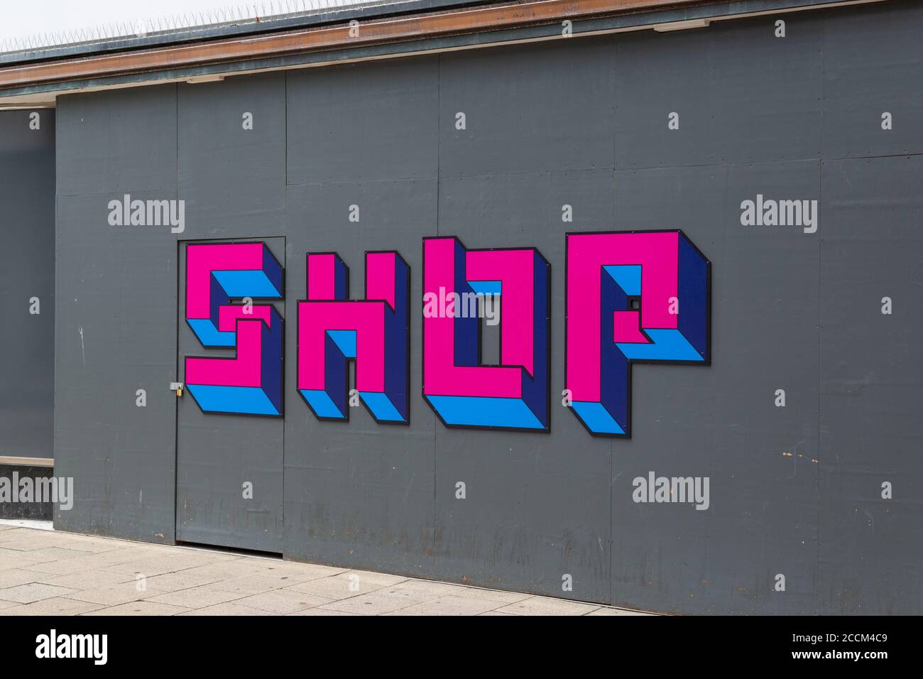 Sign on shop reading hi-res stock photography and images - Alamy