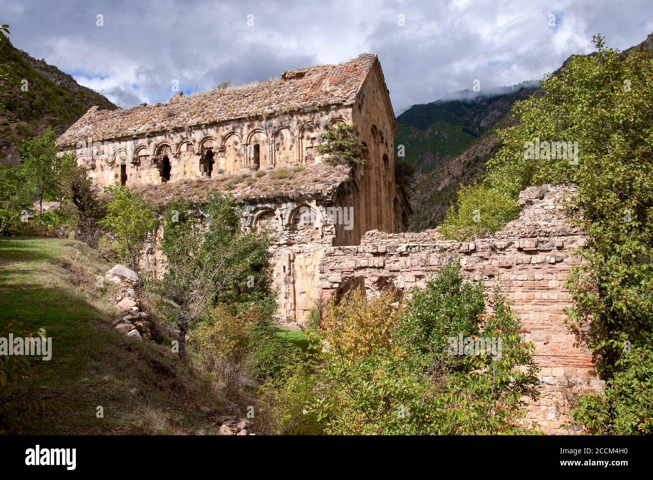 Old Church (Tekkale Kilisesi) in yusufeli Artvin turkey Stock Photo - Alamy