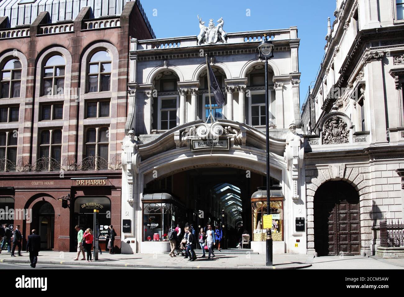 Outside exterior pedestrian mall arcade hi-res stock photography and ...