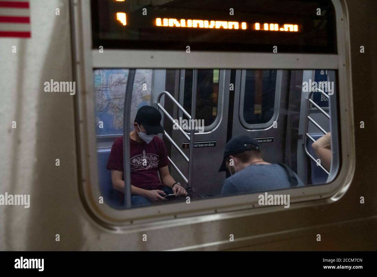 Mask subway new york man hi-res stock photography and images - Alamy
