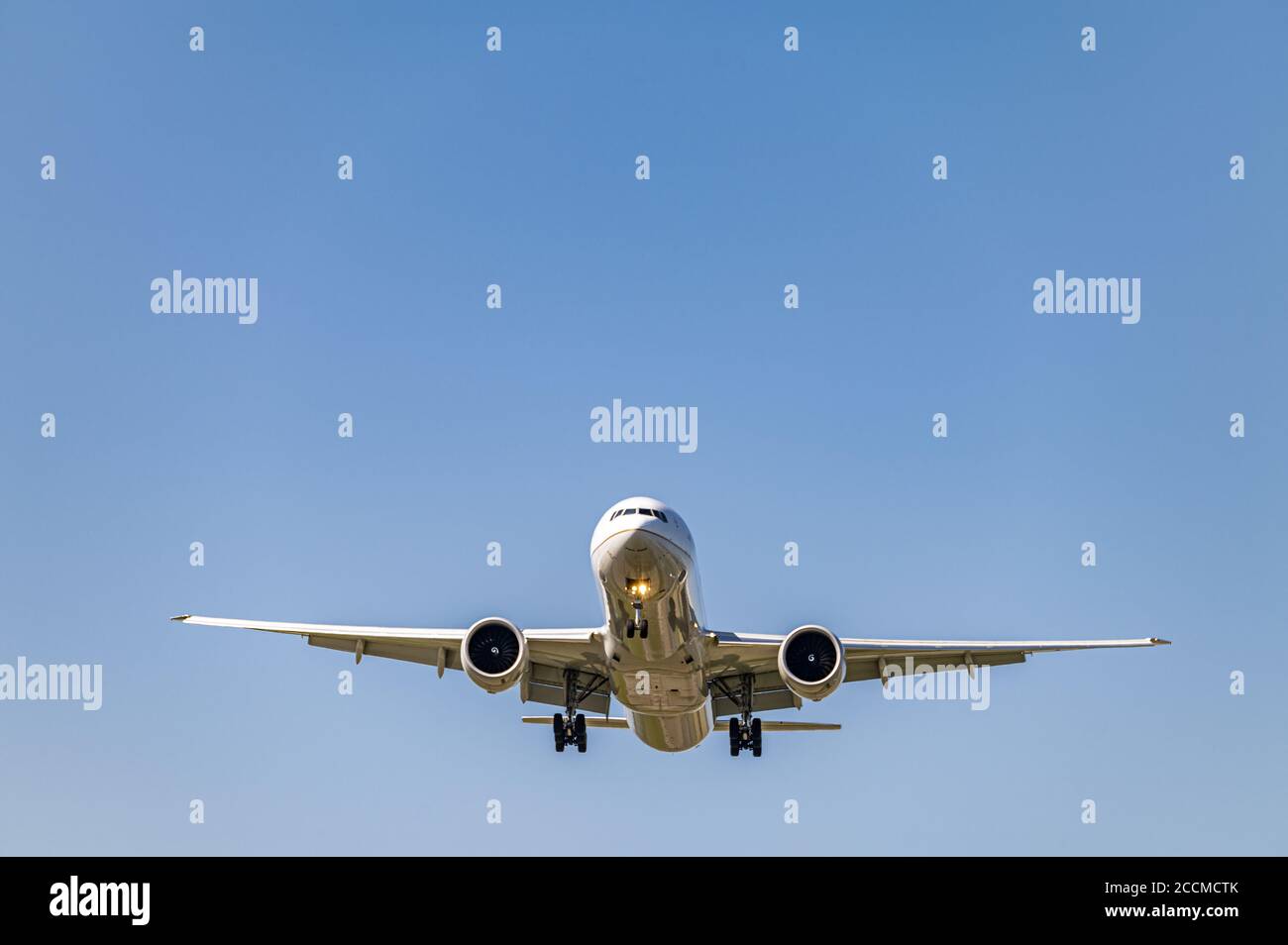 Flying closer hi-res stock photography and images - Alamy