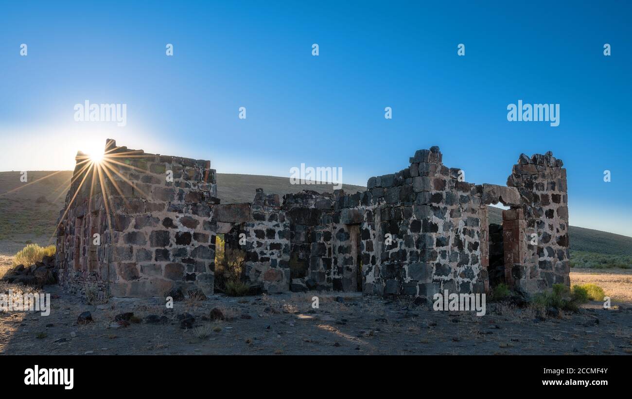 Stone building remanence crumble in the desert air at sunset Stock ...