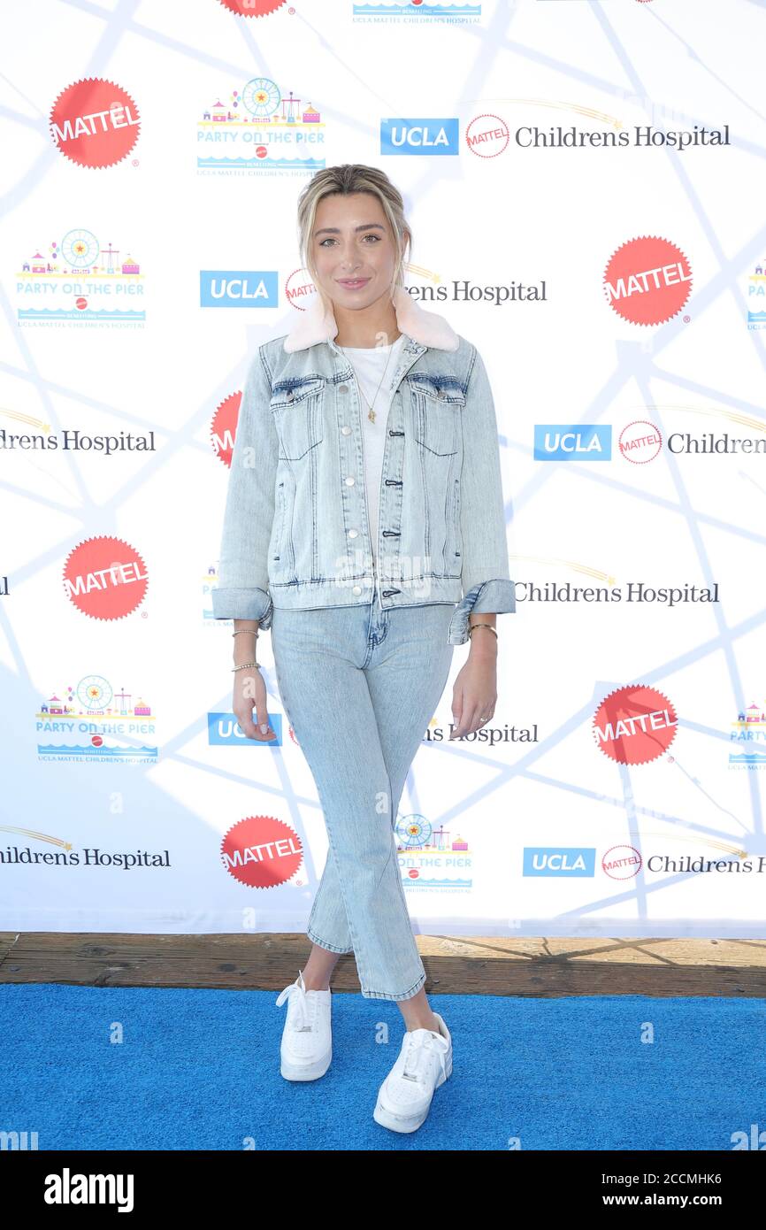 LOS ANGELES - NOV 18: Lauren Elizabeth at the UCLA Childrens Hospital ...