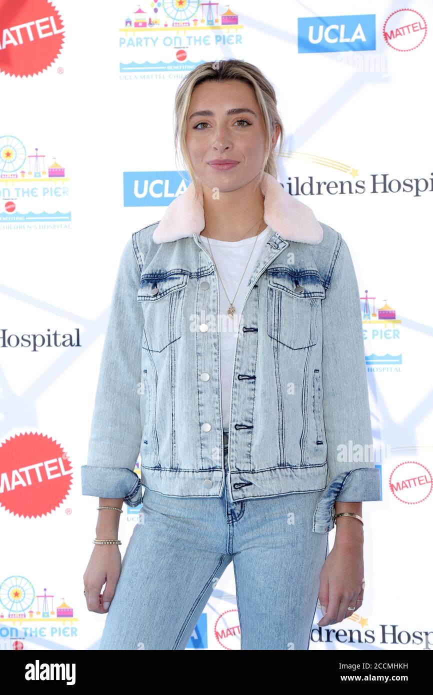 LOS ANGELES - NOV 18: Lauren Elizabeth at the UCLA Childrens Hospital ...