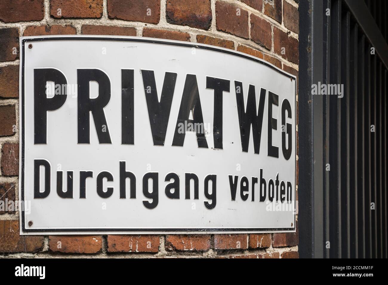 german do not enter sign on an old brick wall Stock Photo - Alamy