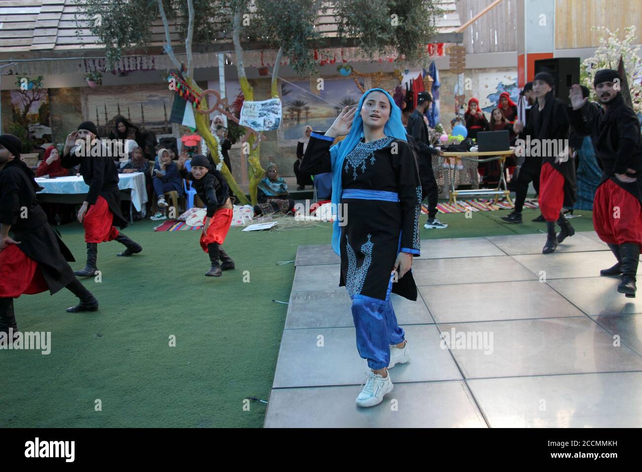 Palestinian dabka dance hi-res stock photography and images - Alamy