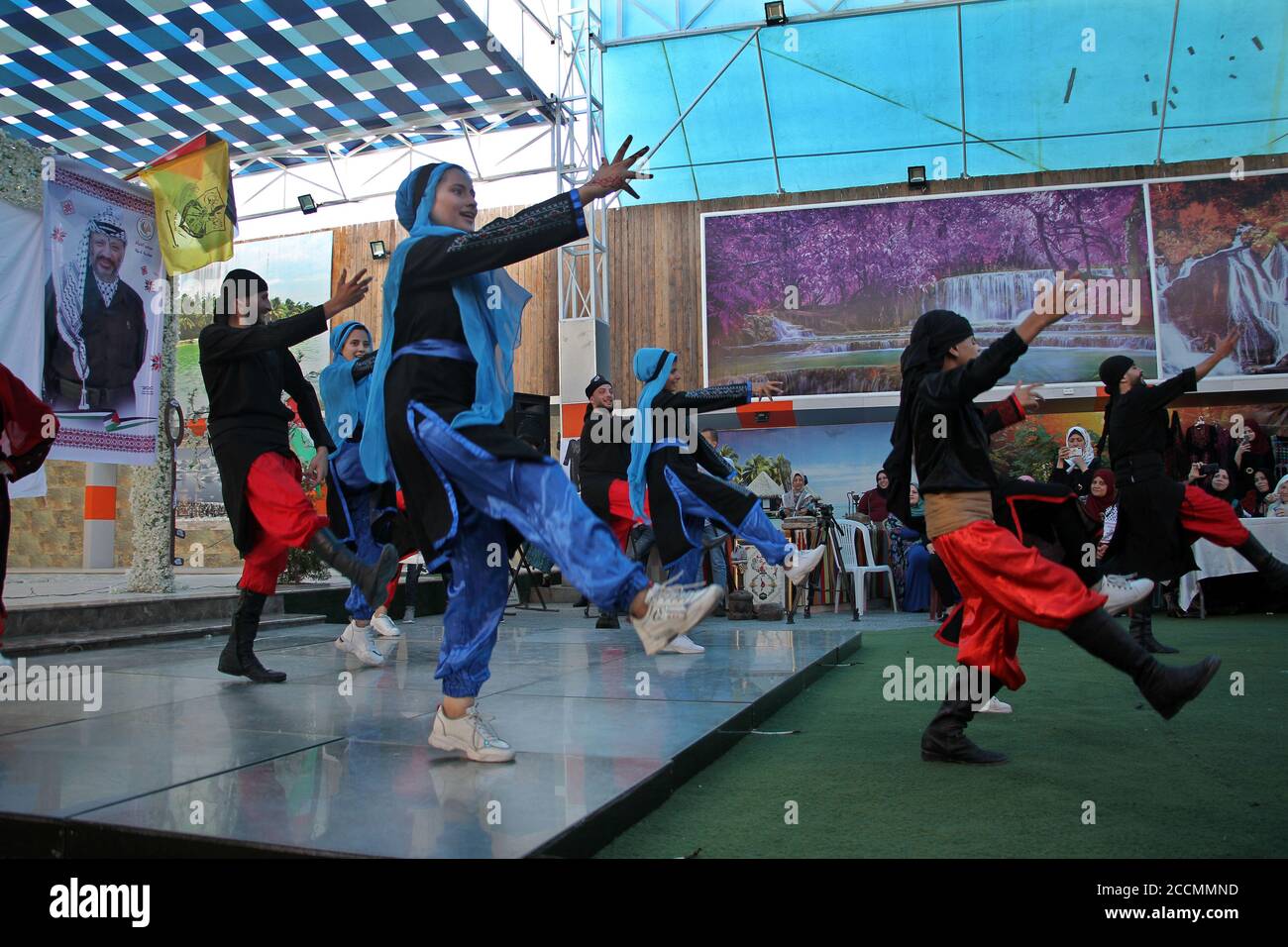 Dabka hi-res stock photography and images - Alamy