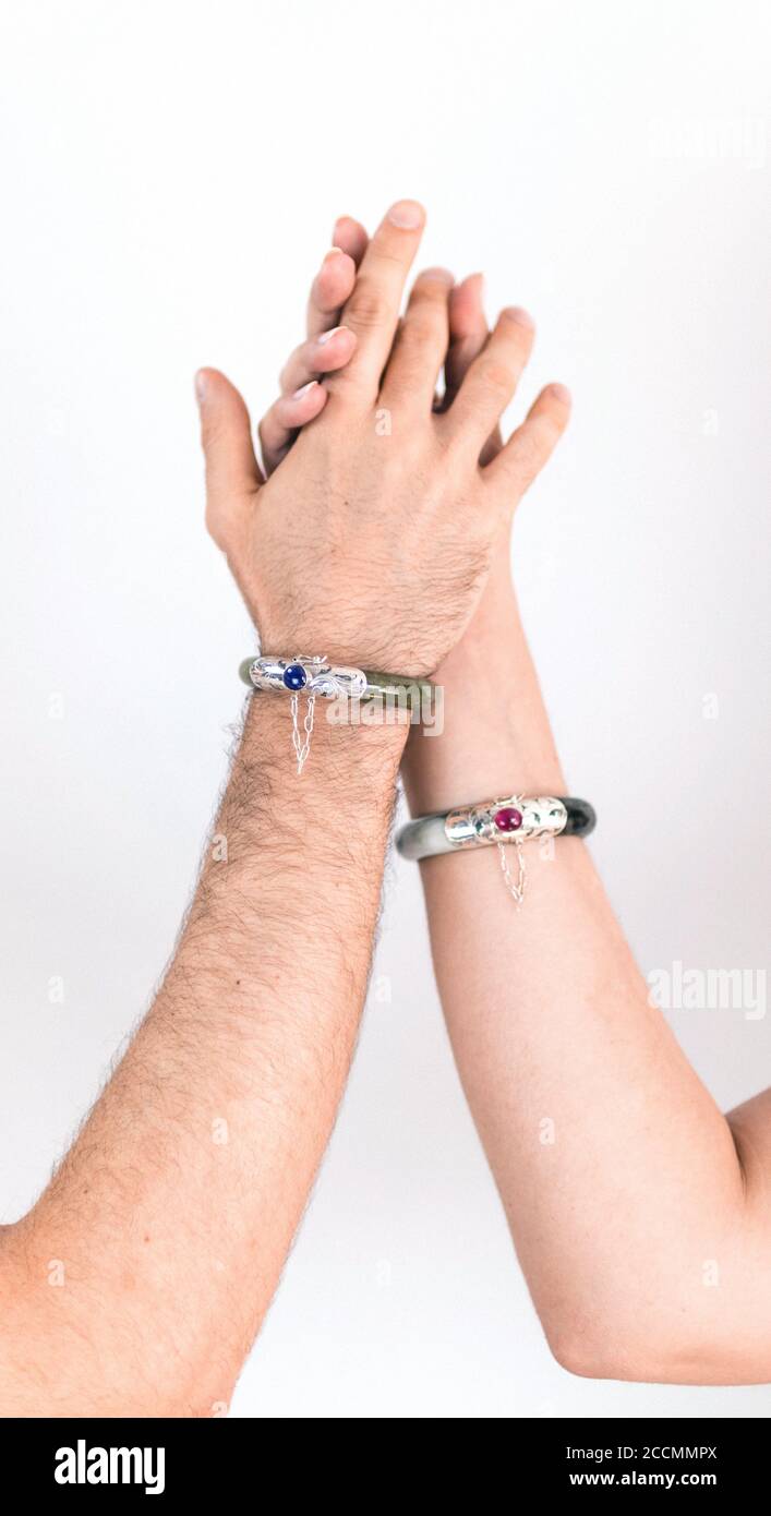 Interlock hands hi-res stock photography and images - Alamy