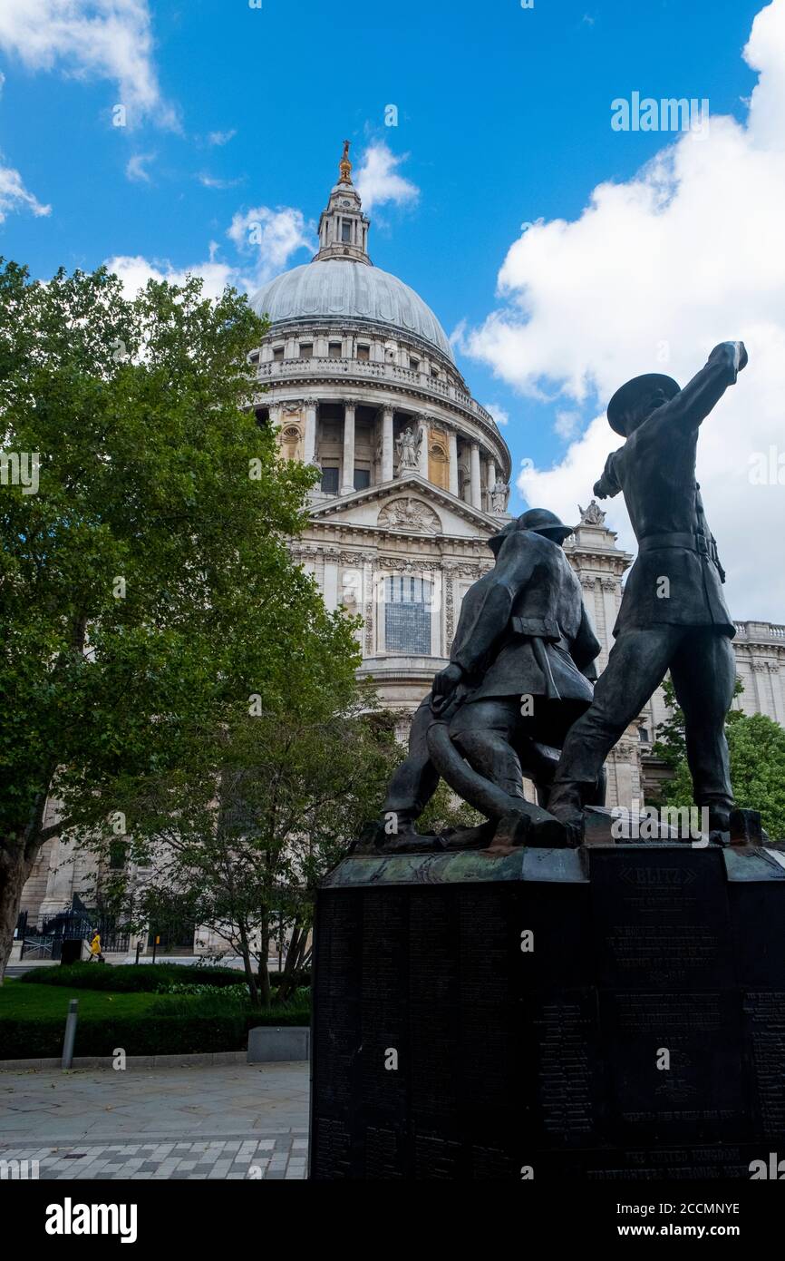 Statue outside st pauls cathedral hi-res stock photography and images ...