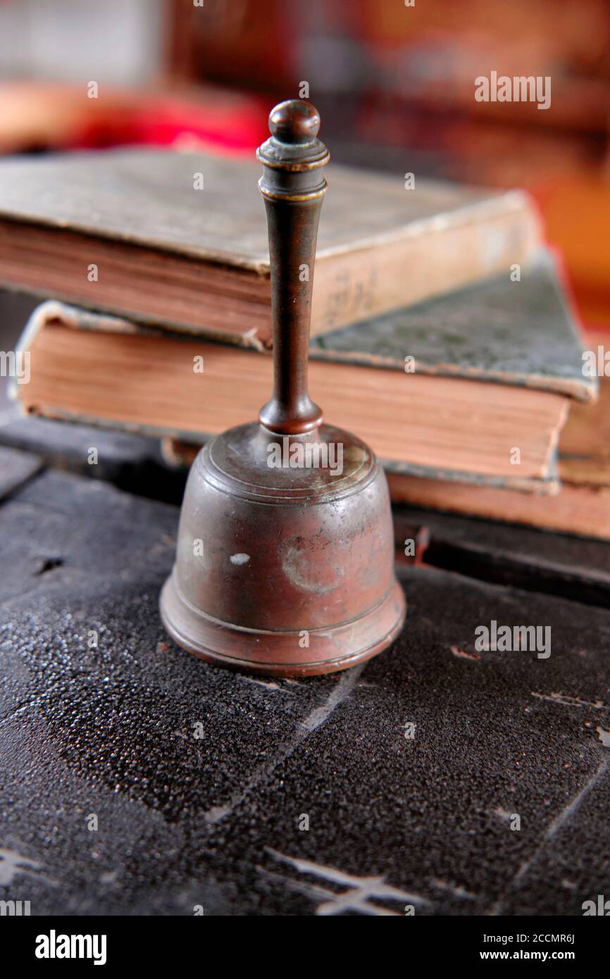 Art & Collectibles Collectibles Vintage Teacher’s or Front Desk Bell ...