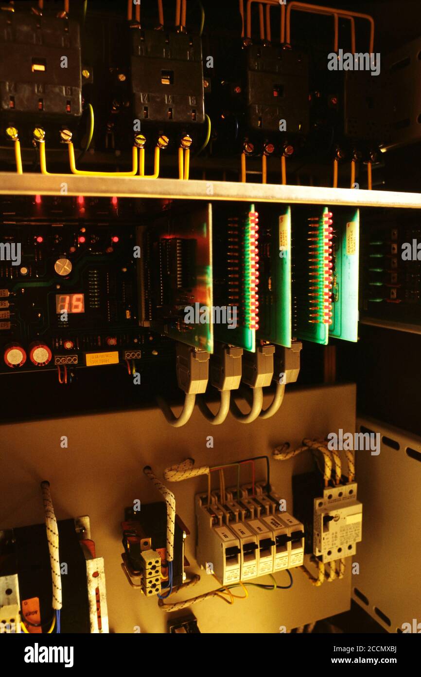 Control units for fully electronic modern elevators. Electronic system ...