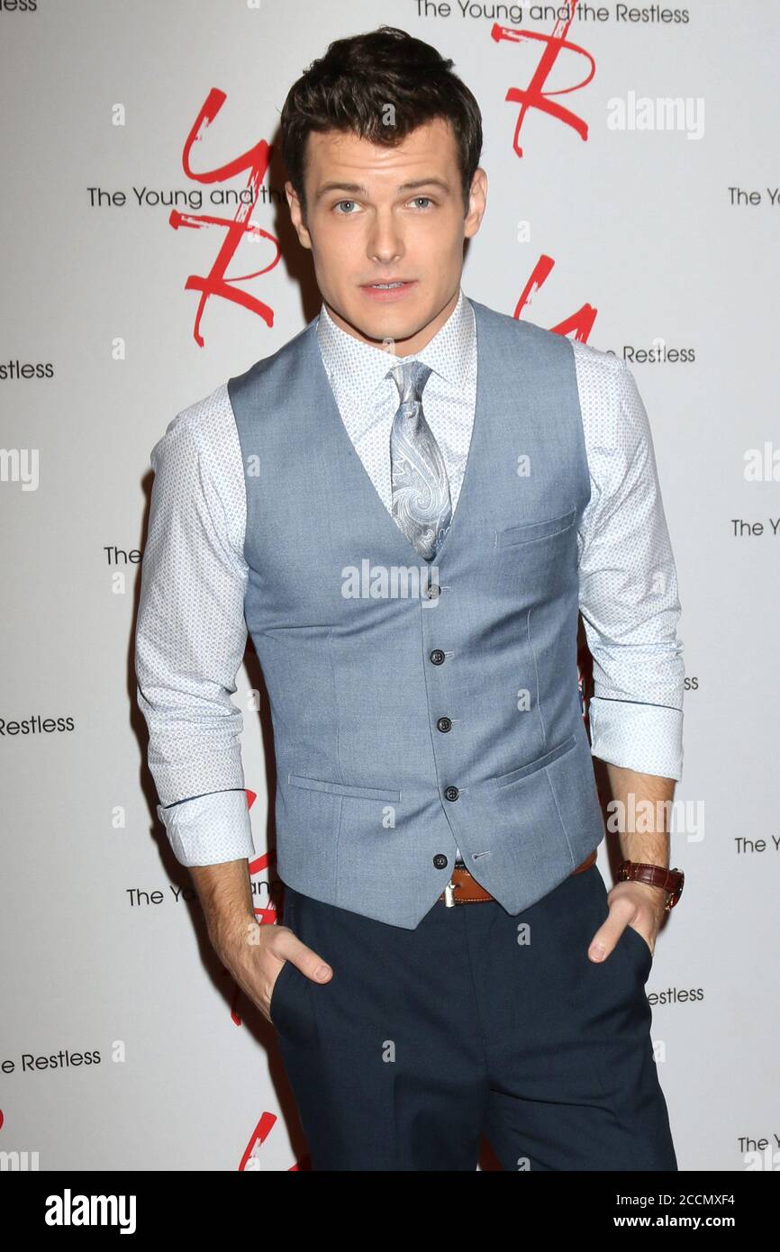 LOS ANGELES - MAR 26: Michael Mealor at the The Young and The Restless ...