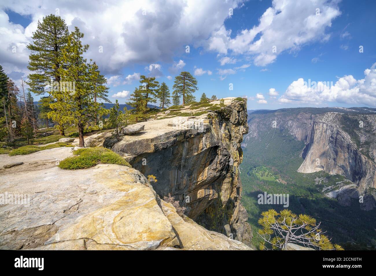 hiking the pohono trail to taft point, yosemite national park in the ...