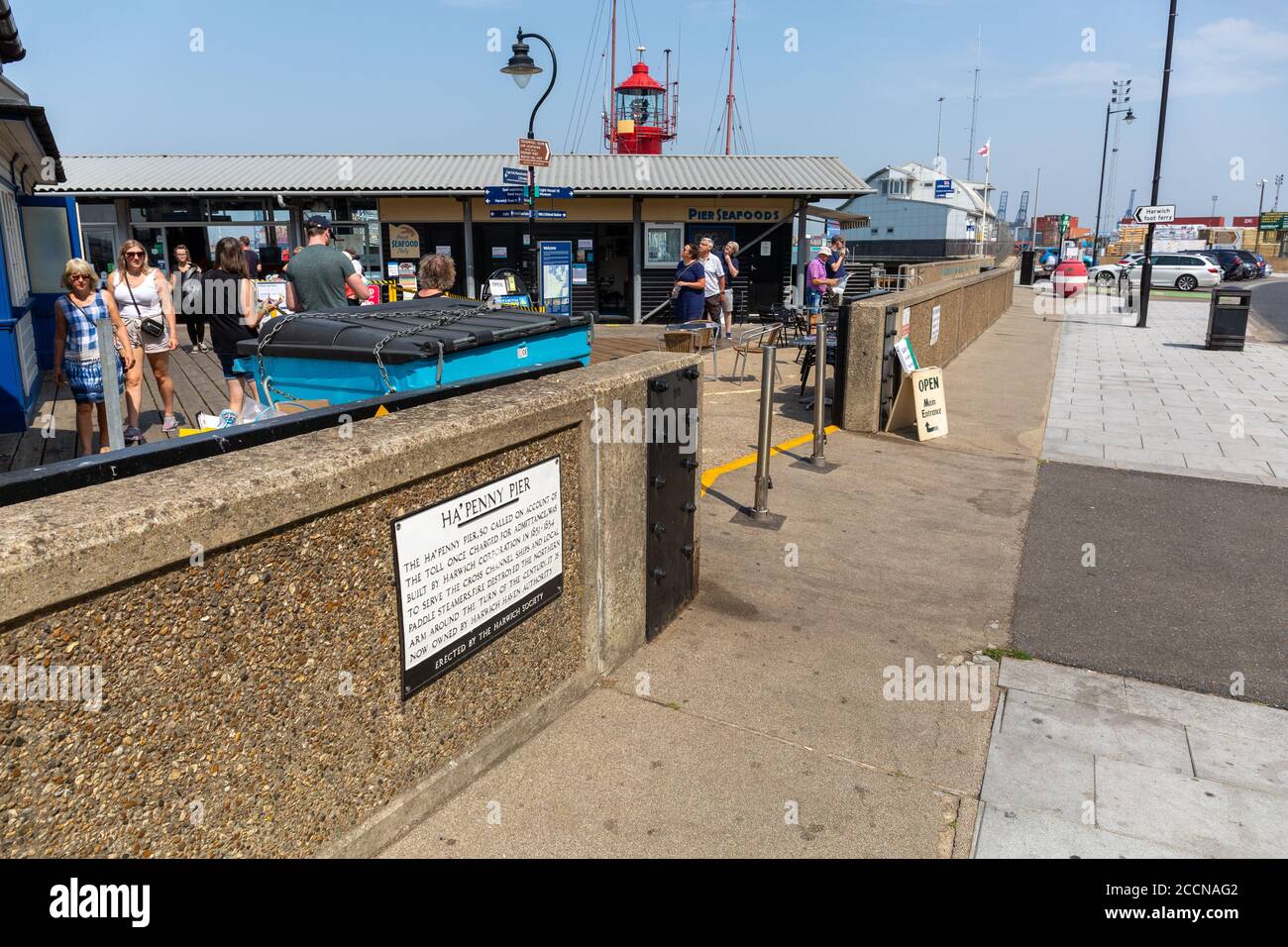 Hapenny pier harwich hi-res stock photography and images - Alamy