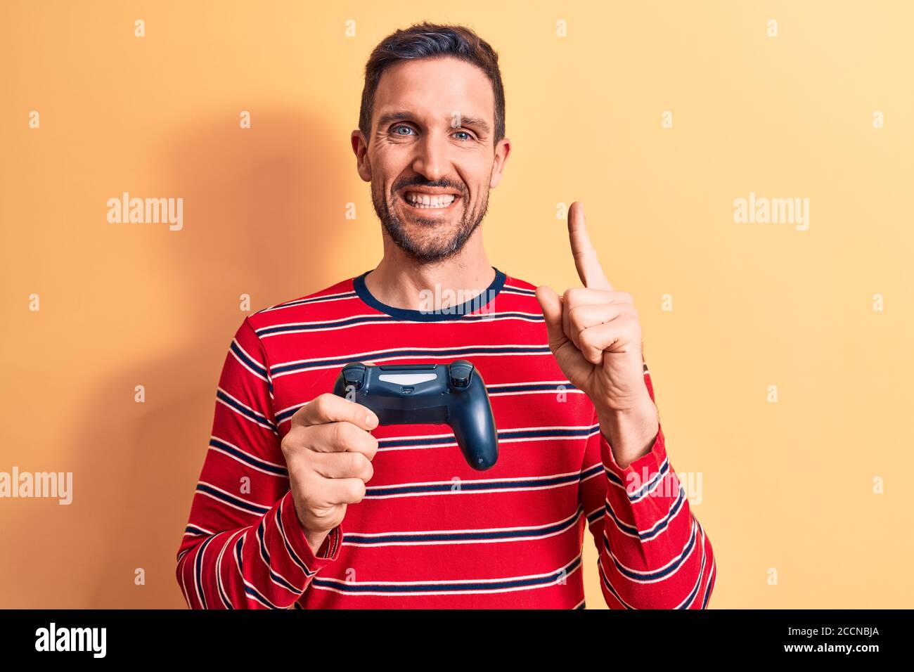 Num gaming hi-res stock photography and images - Alamy
