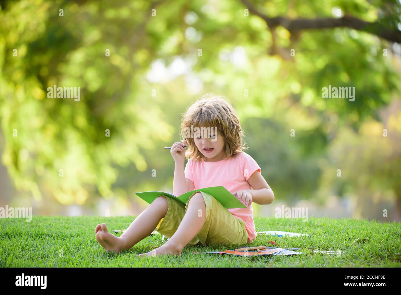 Distance children learning. Elementary school and kids pupil concept ...