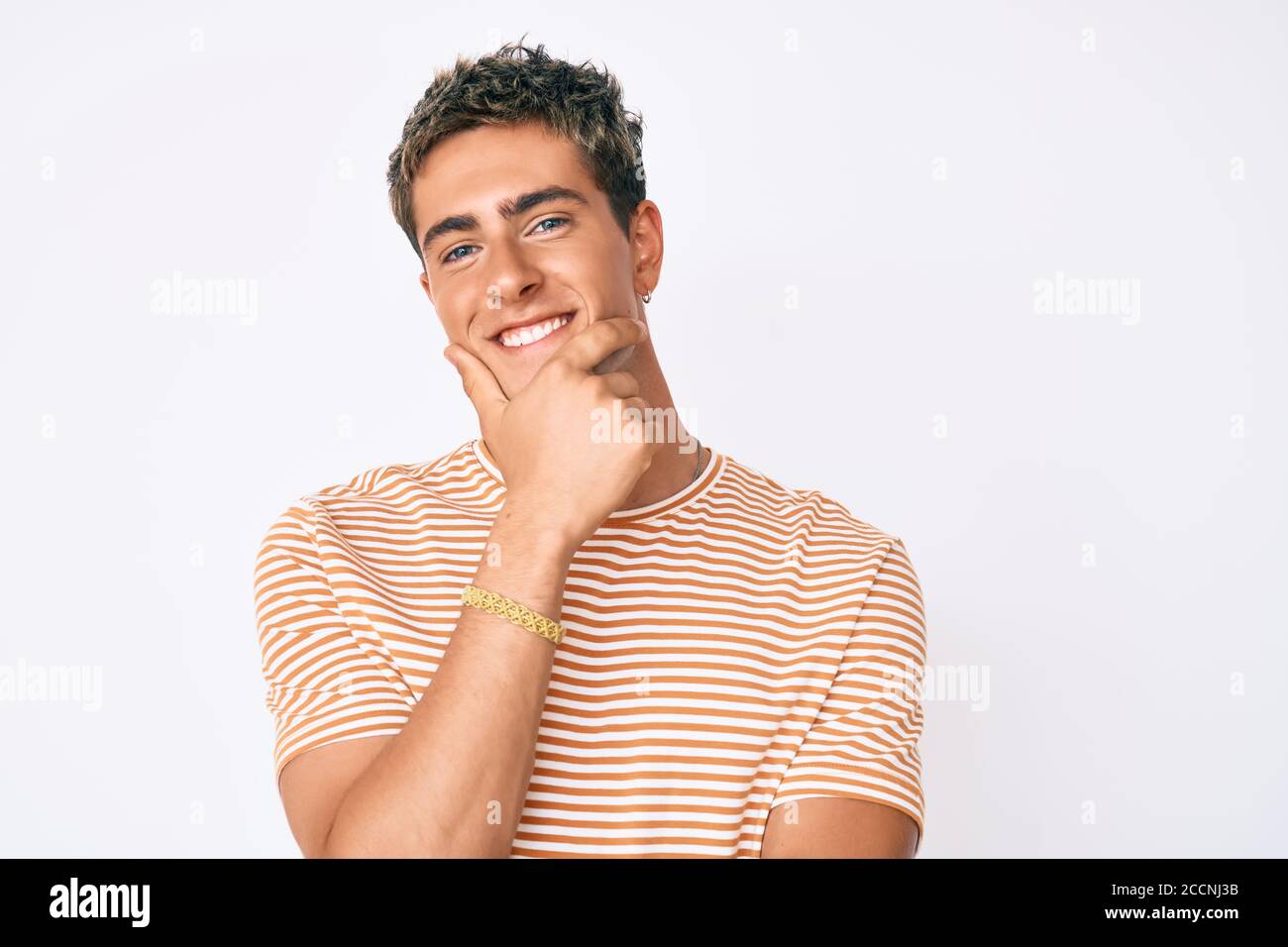 Young handsome man wearing casual clothes looking confident at the ...