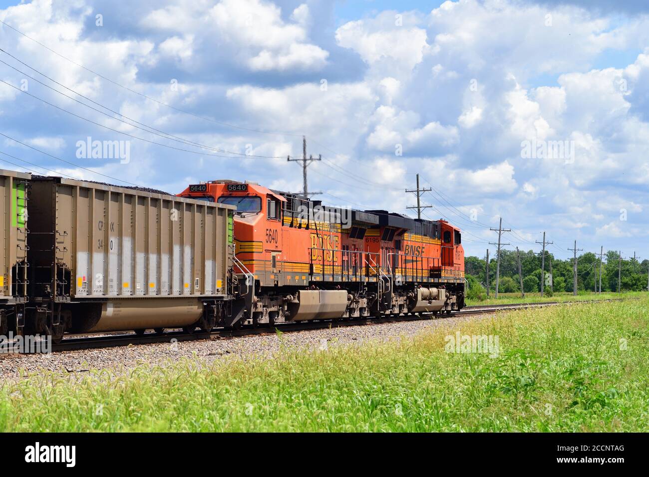 Coal hopper railroad cars hi-res stock photography and images - Alamy