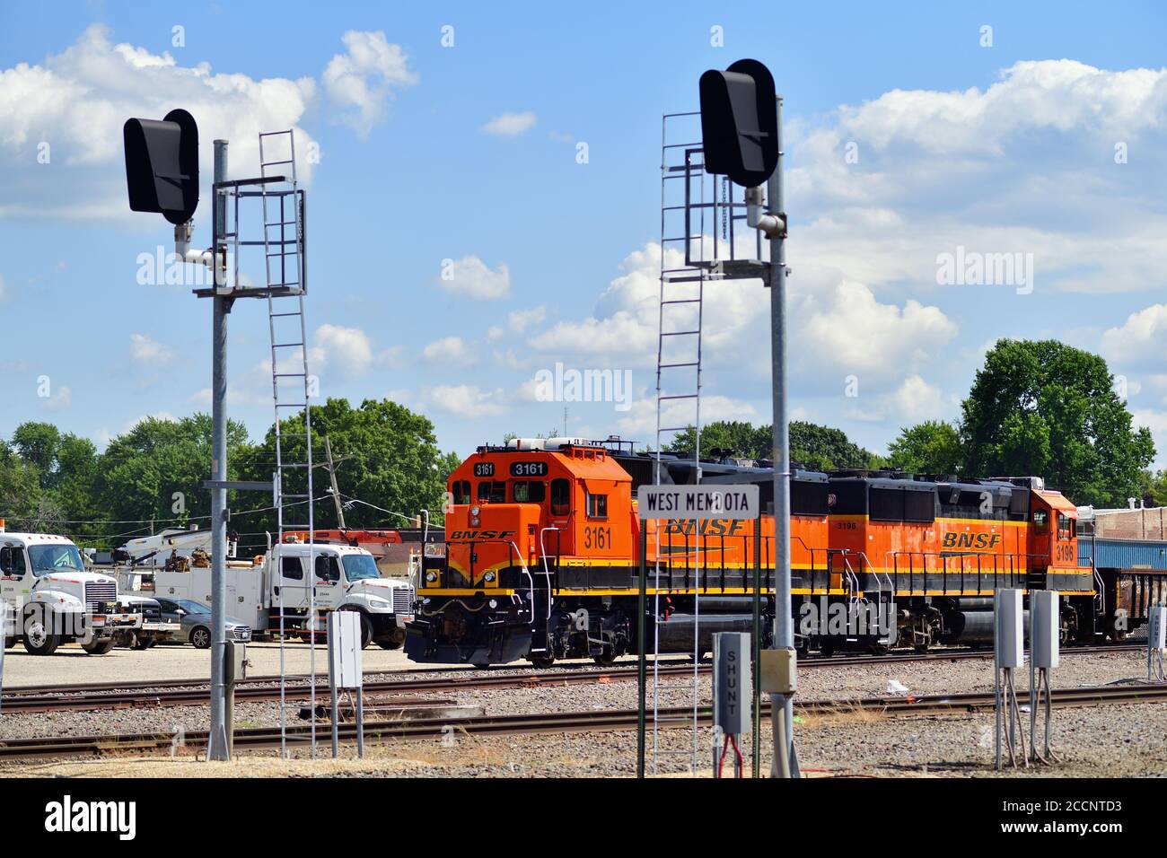 Mendota, Illinois USA. A pair of Burlington Northern Santa Fe locomotives idle while sitting on ...
